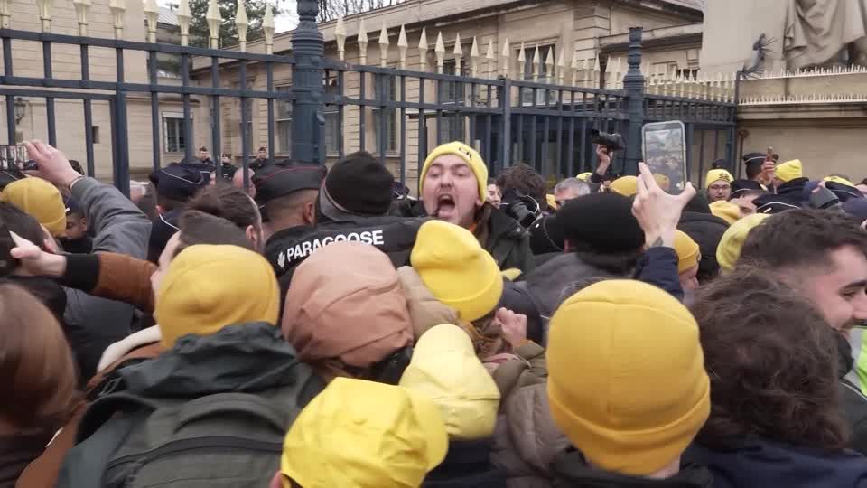 French farmers protest in Paris against EU-Mercosur trade deal | Reuters