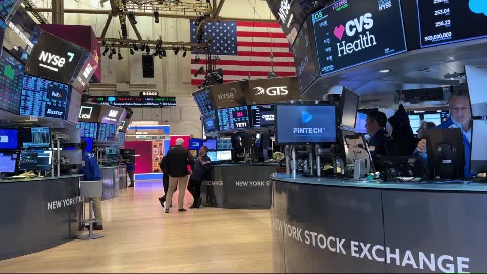 S&P 500, Dow hit closing record highs; Walmart, tech climb | Reuters