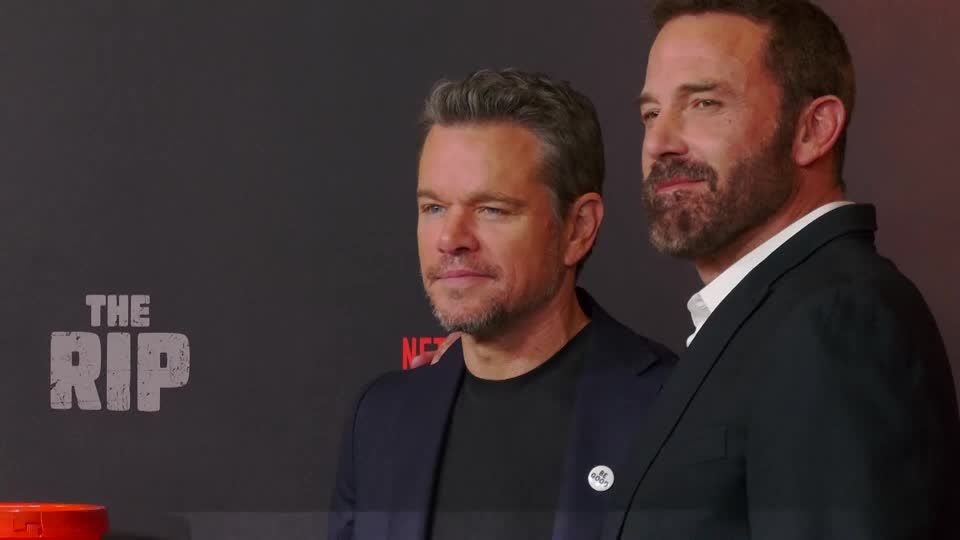 Matt Damon and Ben Affleck reunite at 'The Rip' premiere | ロイター