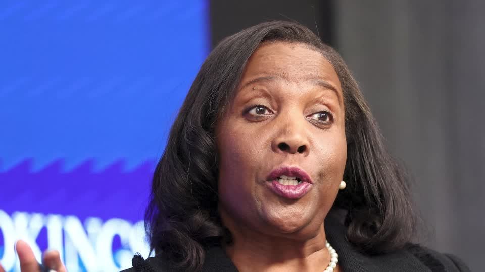 US Supreme Court appears reluctant to let Trump fire Fed's Lisa Cook | ロイター