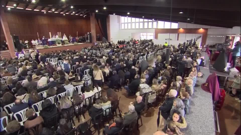 Hundreds attend funeral mass for Spain's train crash victims | ロイター