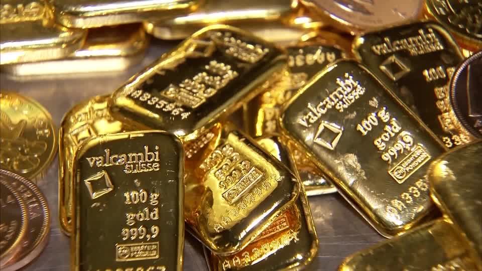 Gold blasts past $5,500 to record high on safe-haven demand | Reuters
