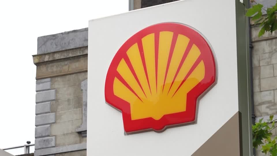 Shell misses profit expectations, but keeps buyback pace | Reuters
