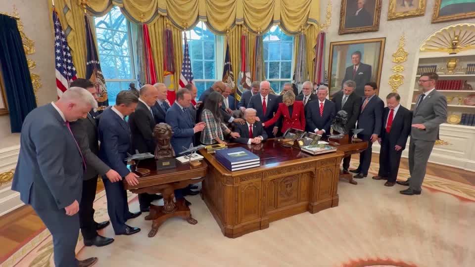 Pastors pray over Trump in the Oval Office | Reuters