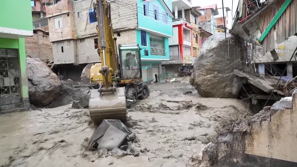 Heavy rains flood Peru homes as river overflows | Reuters