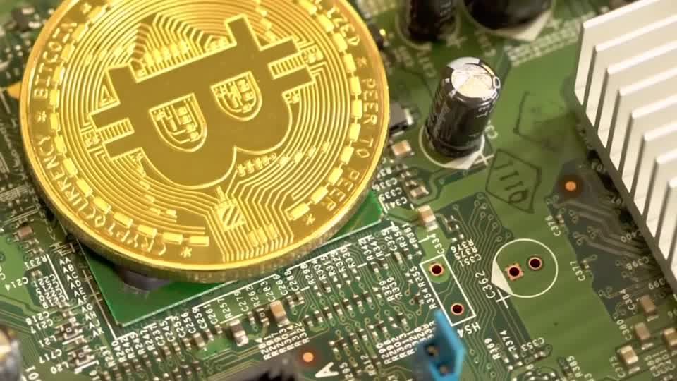 Crypto Weekly: Binance sues, Farage backs bitcoin-buyer | Reuters