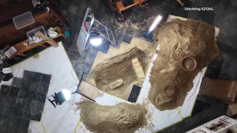 Skeleton found in Dutch church may be famous musketeer d'Artagnan | ロイター