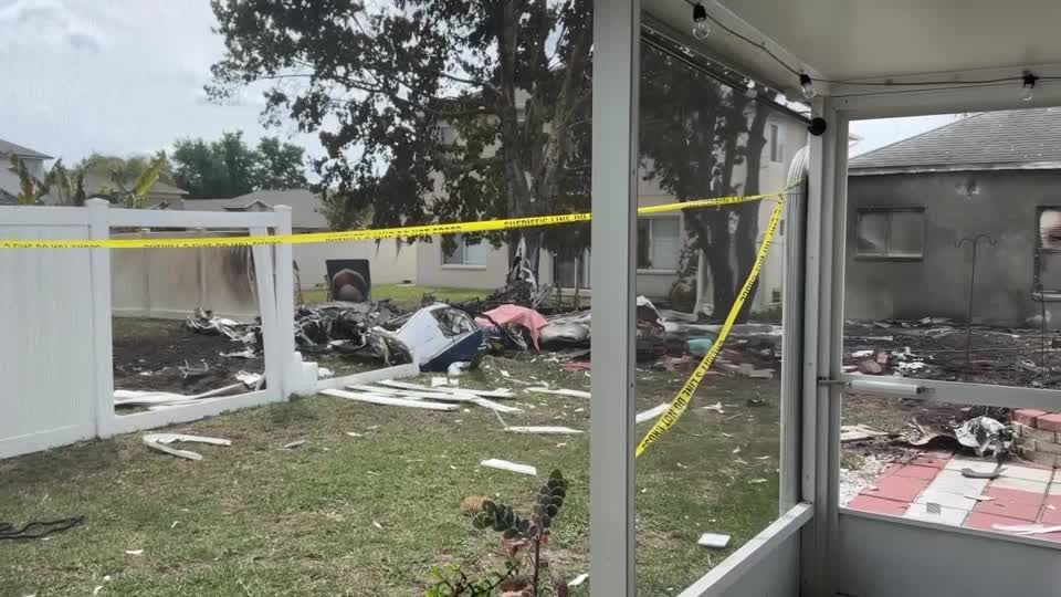 Small plane crashes in a Florida neighborhood | Reuters