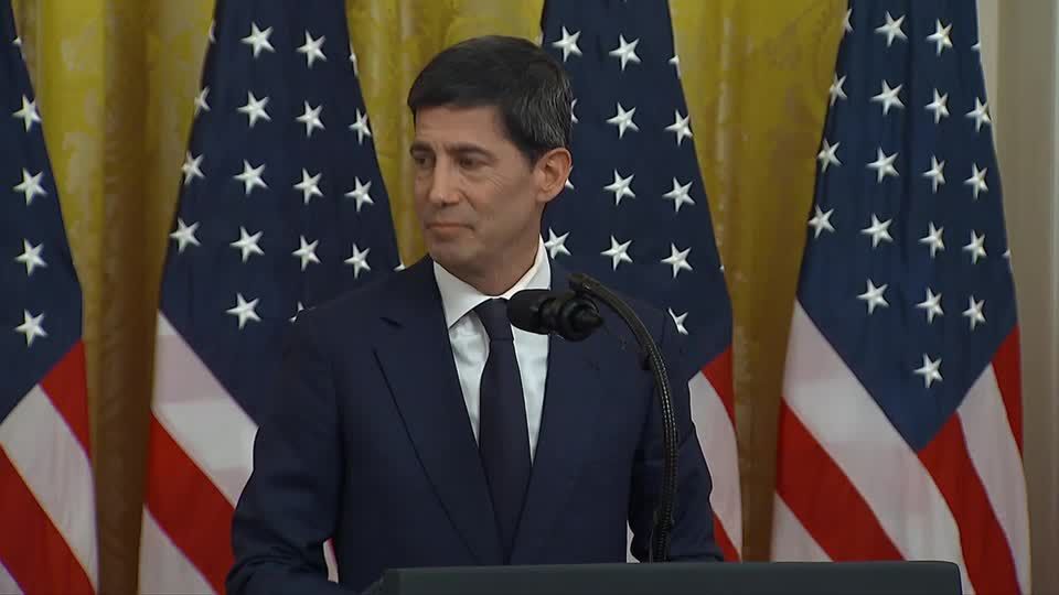 Warsh sworn in as Fed chair as inflation climbs, consumer sentiment ...