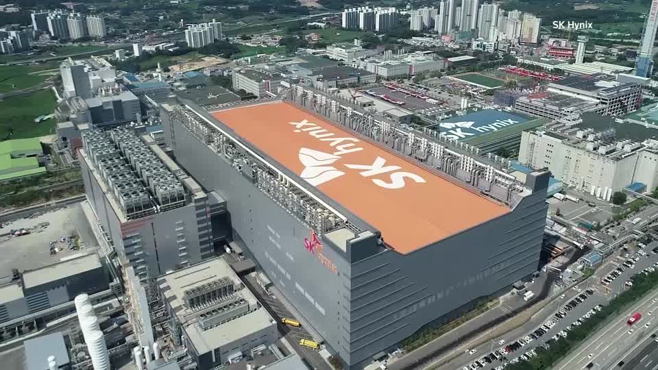 SK Hynix joins $1 trillion club after Samsung, Micron on AI chip boom ...