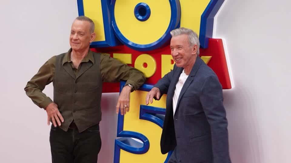 Tom Hanks, Tim Allen reunite at 'Toy Story 5' premiere in London | ロイター
