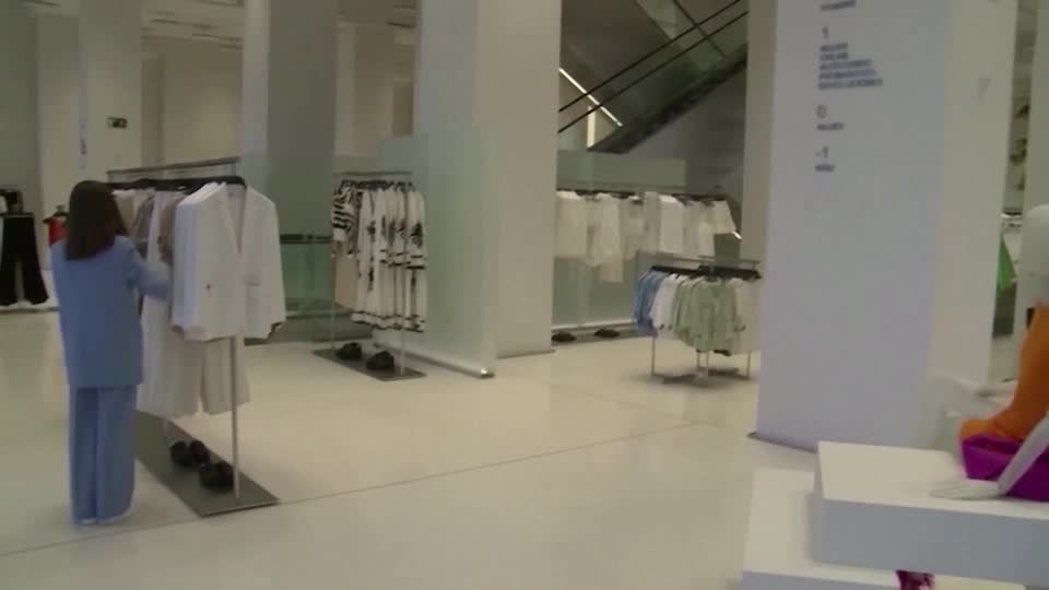 Zara owner Inditex bucks consumer gloom with strong sales | Reuters